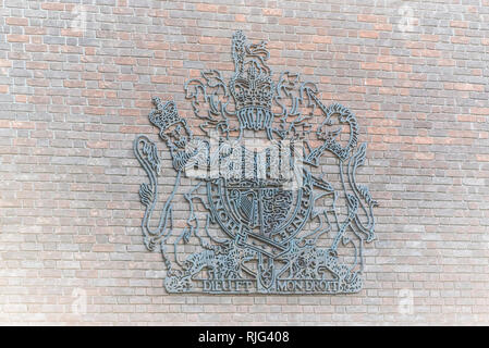 Crown Court Sign / Coat of Arms / Dieu Et Mon Droit, St. Albans, UK ...