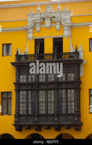 Traditional balconies in Lima,Peru Stock Photo - Alamy
