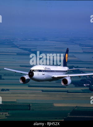 An Airbus A310 of the German airline Lufthansa in the approach to the ...