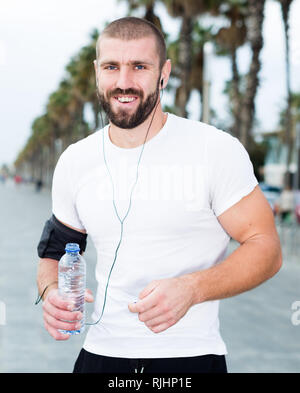 Athletic male stopped to rest while running Stock Photo - Alamy