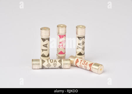 Plug top fuses to BS 1362.1"x 1/4" Ceramic bodied Fuses.1A,3A,7A,10A ...