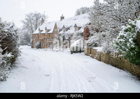 Adlestrop cottages in the winter snow. Adlestrop, Cotswolds ...