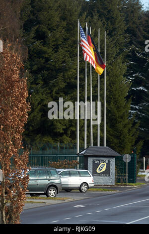 Buchel, Deutschland. 01st Dec, 2017. The radar tower and the tower of ...
