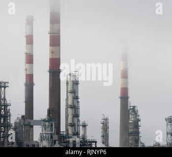 Oil Refinery (Heavy Industry Complex / Plant Stock Photo - Alamy