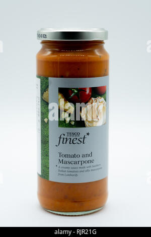 Jar of Tesco branded Italian tomato and chilli pesto Stock Photo - Alamy