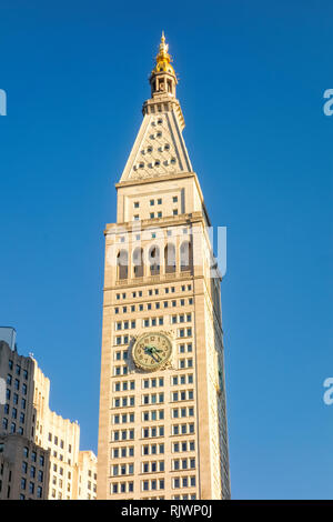 Metropolitan Life Insurance Company Tower and construction lights of a ...