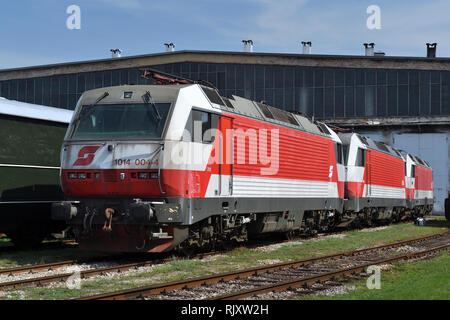 obb electric locomotive das heizhaus railway museum austria Stock Photo ...