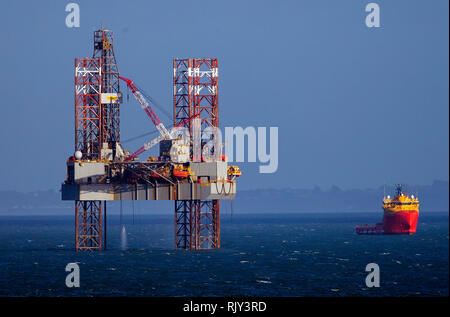 Drilling rig. Wytch Farm Oil Field, Dorset England Stock Photo - Alamy
