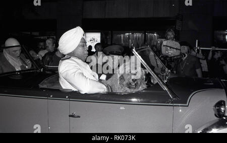 GEOFFREY HOLDER, ANNIE, 1982 Stock Photo - Alamy