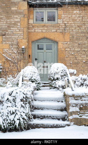 Adlestrop cottages in the winter snow. Adlestrop, Cotswolds ...