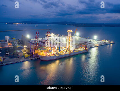 Noble Globetrotter 2, drill ship.With this ship they will seek oil in ...
