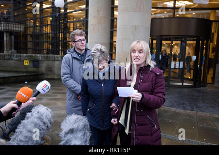 Margaret Hanlon (centre) and Lynne Bryce (right), the mother and sister ...