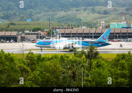 Boeing 787 Dreamliner chassis Stock Photo - Alamy
