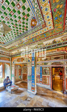 colorful mirrored room inside Kothari Patwa Haveli, Jaisalmer ...