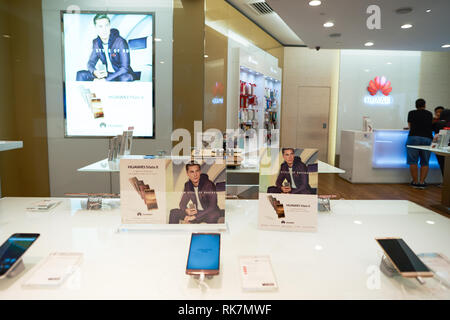Huawei Store at a shopping centre in Shenzhen, China Stock Photo - Alamy