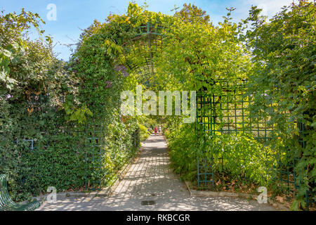 Promenade Plantée a mid-19th century viaduct converted into the world’s ...