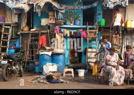 Mumbai Slum Poverty poor people ( Bombay ) India Stock Photo - Alamy