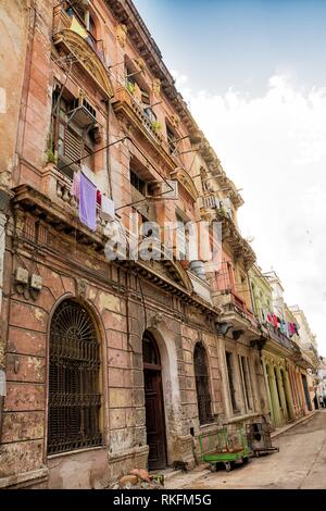 Old and shabby buildings in Havana, Cuba Stock Photo - Alamy