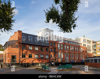 Rear view showing additional floors. Gatehouse School, LONDON, United ...