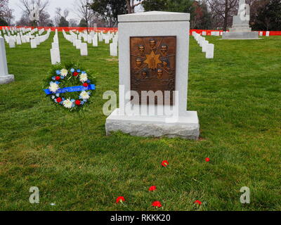 Memorial Grave of the crew of Space Shuttle Challenger at Arlington ...