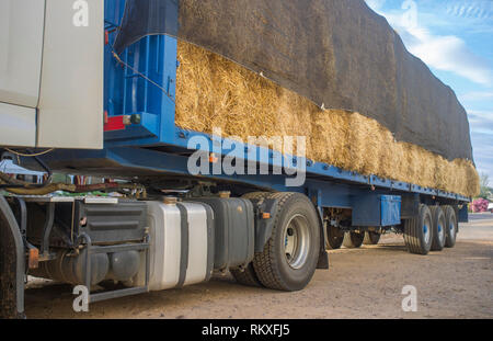 Lorry and Trailer Transporting Straw Bales Stock Photo: 134015795 - Alamy