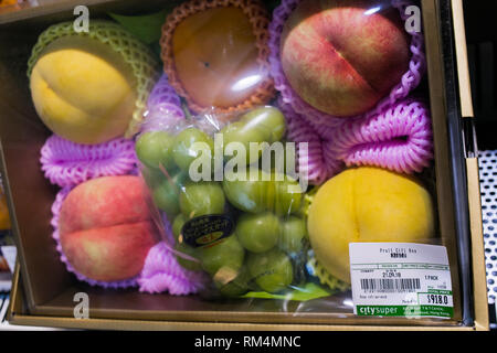 Expensive Fruit in supermarket, Hong Kong Stock Photo - Alamy