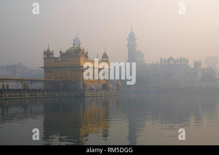 Golden temple shrouded by high levels of air pollution in Amritsar ...