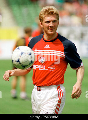 STEFAN EFFENBERG BAYERN MUNCHEN FC 05 March 1999 Stock Photo - Alamy