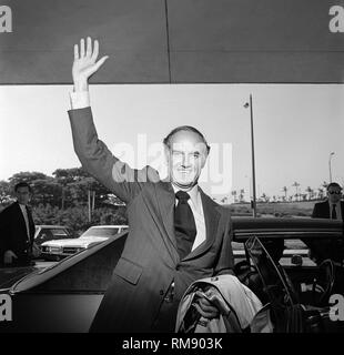 Presidential candidate Sen. George McGovern, left, and vice ...