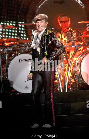Michael Anthony, David Lee Roth, and Eddie Van Halen, perform onstage ...