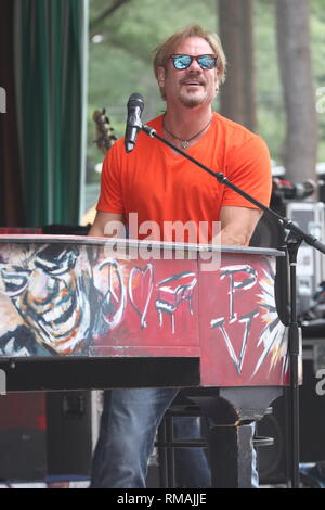 Country music artist Phil Vassar performed live at the Pozo Stampede in ...