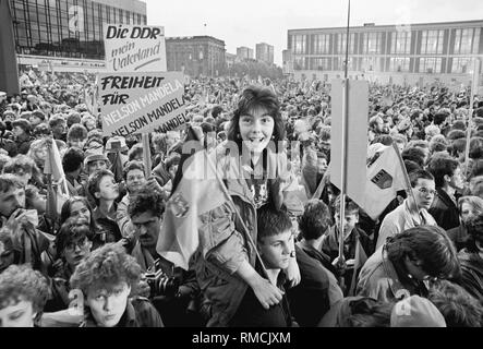 The Free German Youth (FDJ) begins its Pentecost meeting in 1989 with a mass rally on the Marx ...