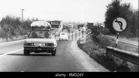 Yugoslavia, very high traffic on the autoput, daring overtaking ...