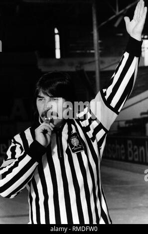 Ice hockey referee Josef Kompalla sends Mike Polich off the ice at the ...