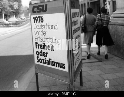 Poster of the CSU for the Bundestag election campaign 1976: "Red is ...