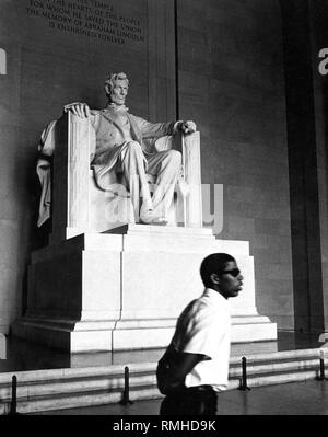 1980s LINCOLN MEMORIAL STATUE OF ABRAHAM LINCOLN BY DANIEL CHESTER ...