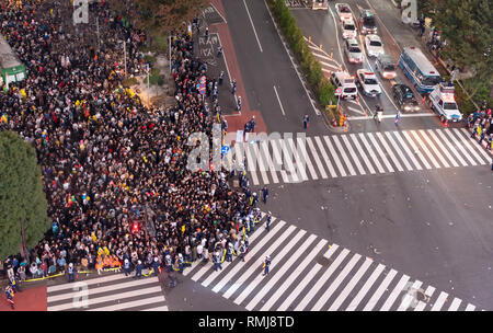 famous crosswalk in Shibuya, Tokyo, Japan Stock Photo: 14225925 - Alamy