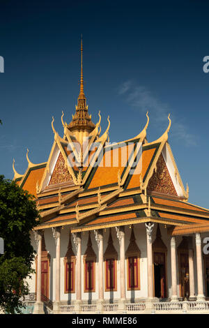 Silver Pagoda and Stupa of King Ang Duong, Royal Palace, Phnom Penh ...