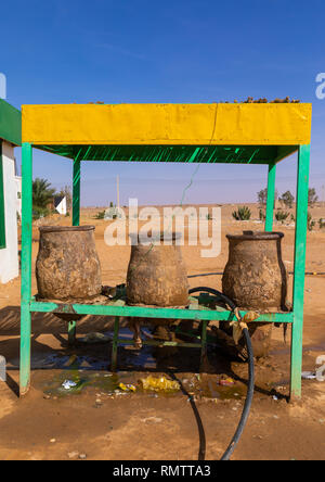 Drinking water jars, Northern State, Al-Khandaq, Sudan Stock Photo - Alamy