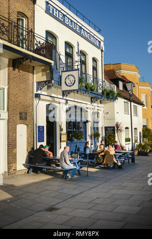 Hammersmith, riverside pub on a sunny day in Summer. - Hammersmith and ...