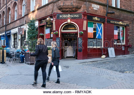 Pub exterior Rose Street pedestrian street New Town Edinburgh Scotland ...