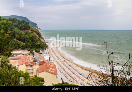 Beach of Numana in Conero riviera, Marche, Italy Stock Photo - Alamy