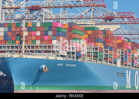 The 20,000 TEU container vessel "COSCO SHIPPING LEO" manufactured by ...