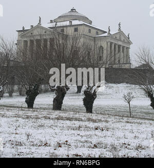Vicenza, Italy The Rotunda villa, Art, Statue, Sculpture, Villa ...