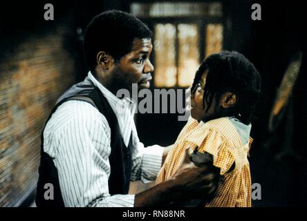 THE COLOR PURPLE (1985) DANNY GLOVER COP 006 Stock Photo - Alamy