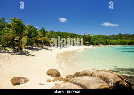 Sandy beach on Drawaqa Island, Yasawa Islands, Fiji. This archipelago ...