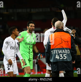 Manchester United players together after going 3-1 up. Manchester ...