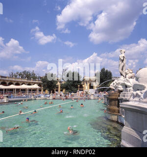 Outdoor pool with men and women at Szechenyi Thermal Baths, Budapest ...