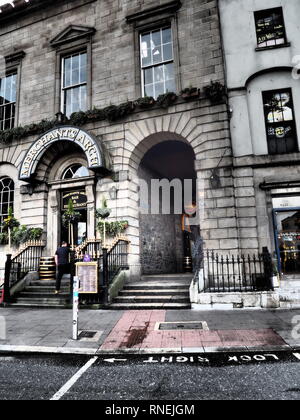 Ireland, Dublin, the Merchant's Arch Pub entrance in the Temple Bar ...