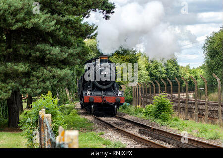 GWR 2-6-0s no 5322 heads a rake of carriages at Didcot Stock Photo - Alamy